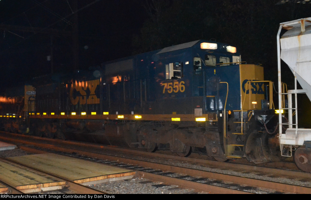 CSX C40-8 7556 on Q300-30